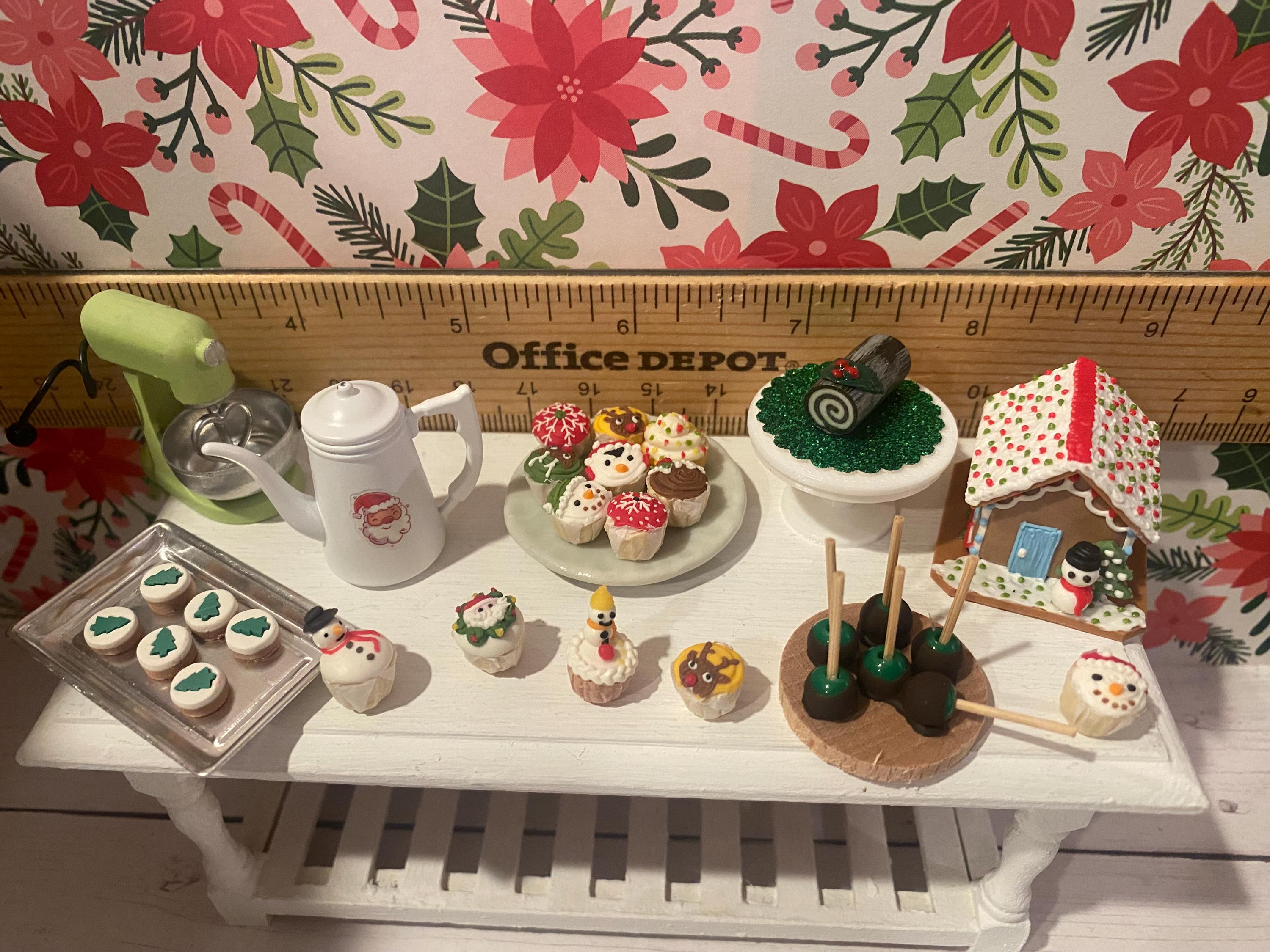 Miniature Santa's Sweet Shoppe, Dollhouse Christmas Bakery, 1:12, Cakes ...