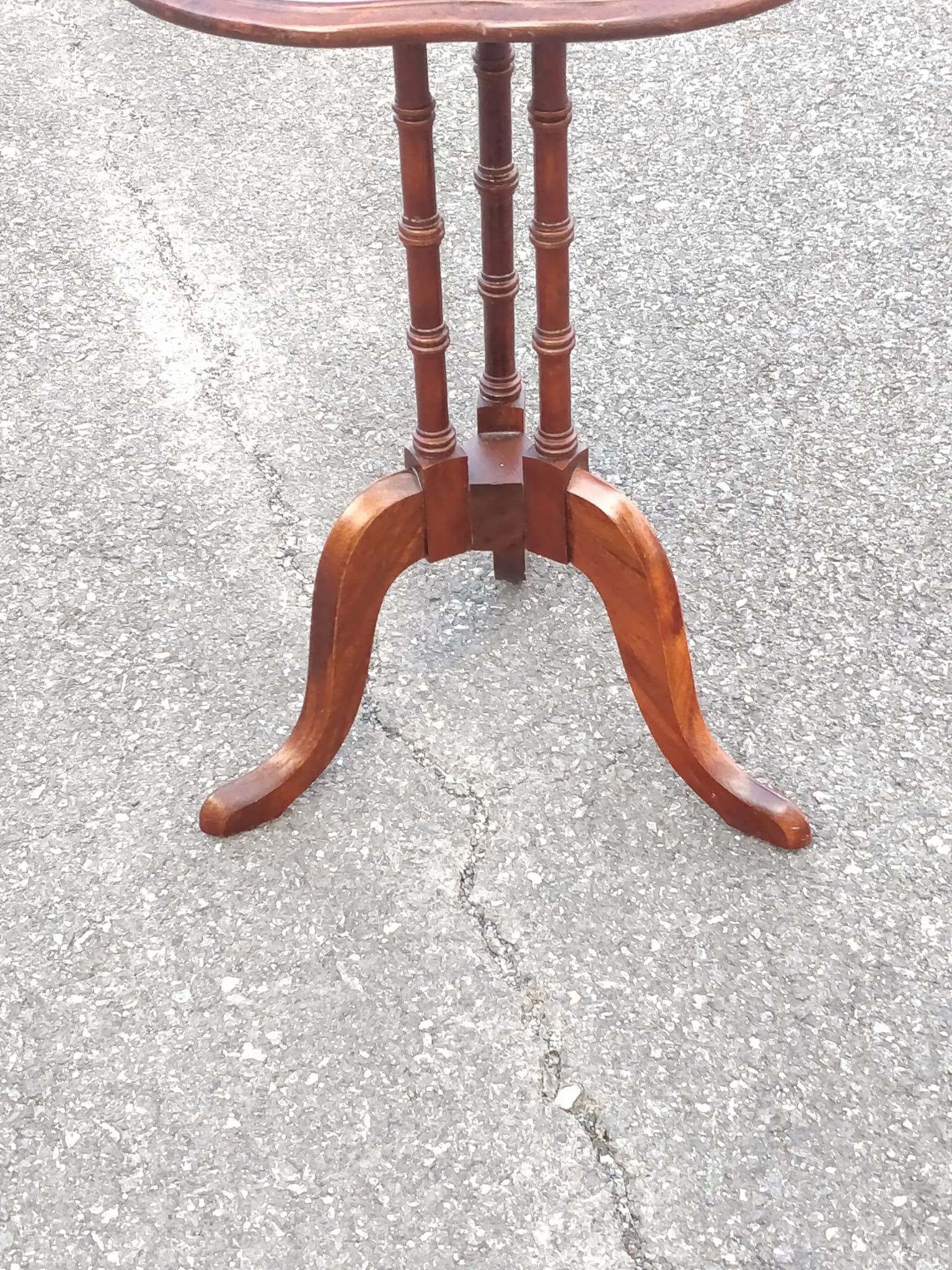 Vintage Antique Mid 20th Century Vintage Cloverleaf Leather Top Side