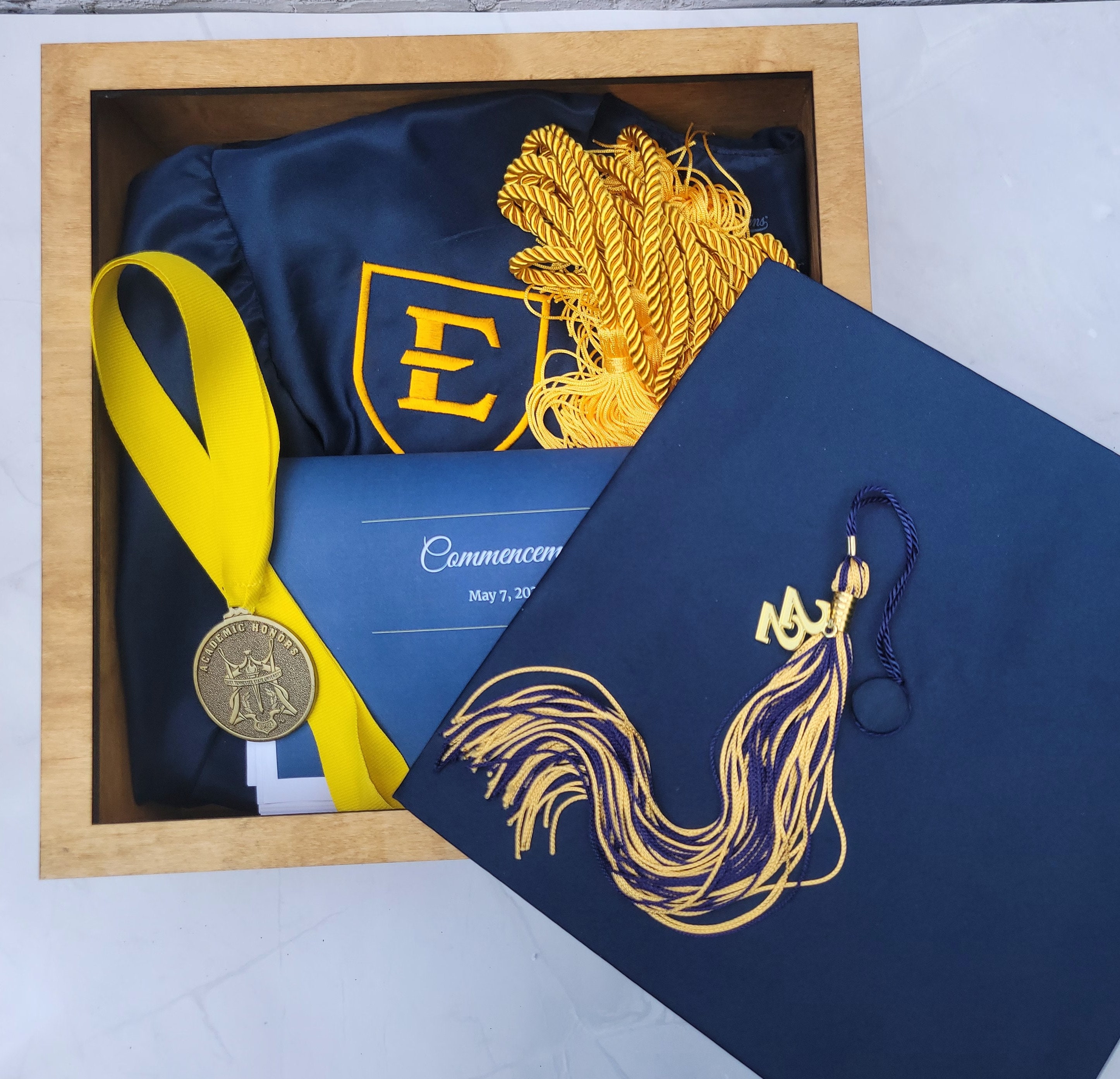 Graduation Keepsake Box for Graduation Cap and Gown Storage Box Home ...