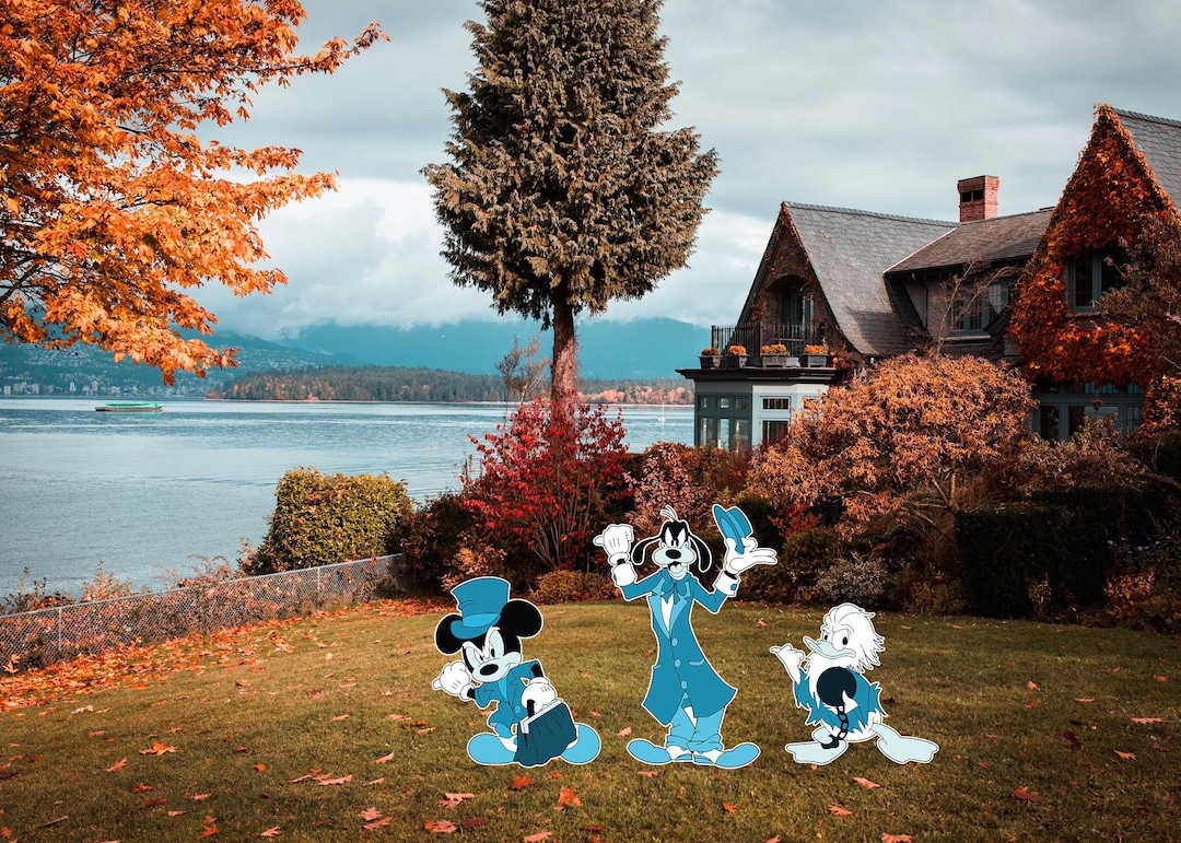 Haunted Mansion Hitchhiking Ghost Mickey Mouse, Donald Duck, and Goofy ...