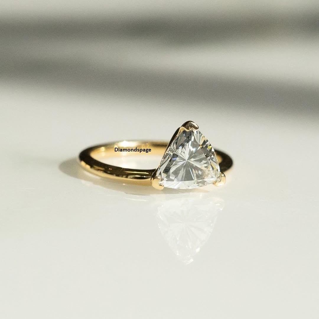 Solitaire Trilliant Cut Moissanite Diamond Engagement Ring, Curved ...
