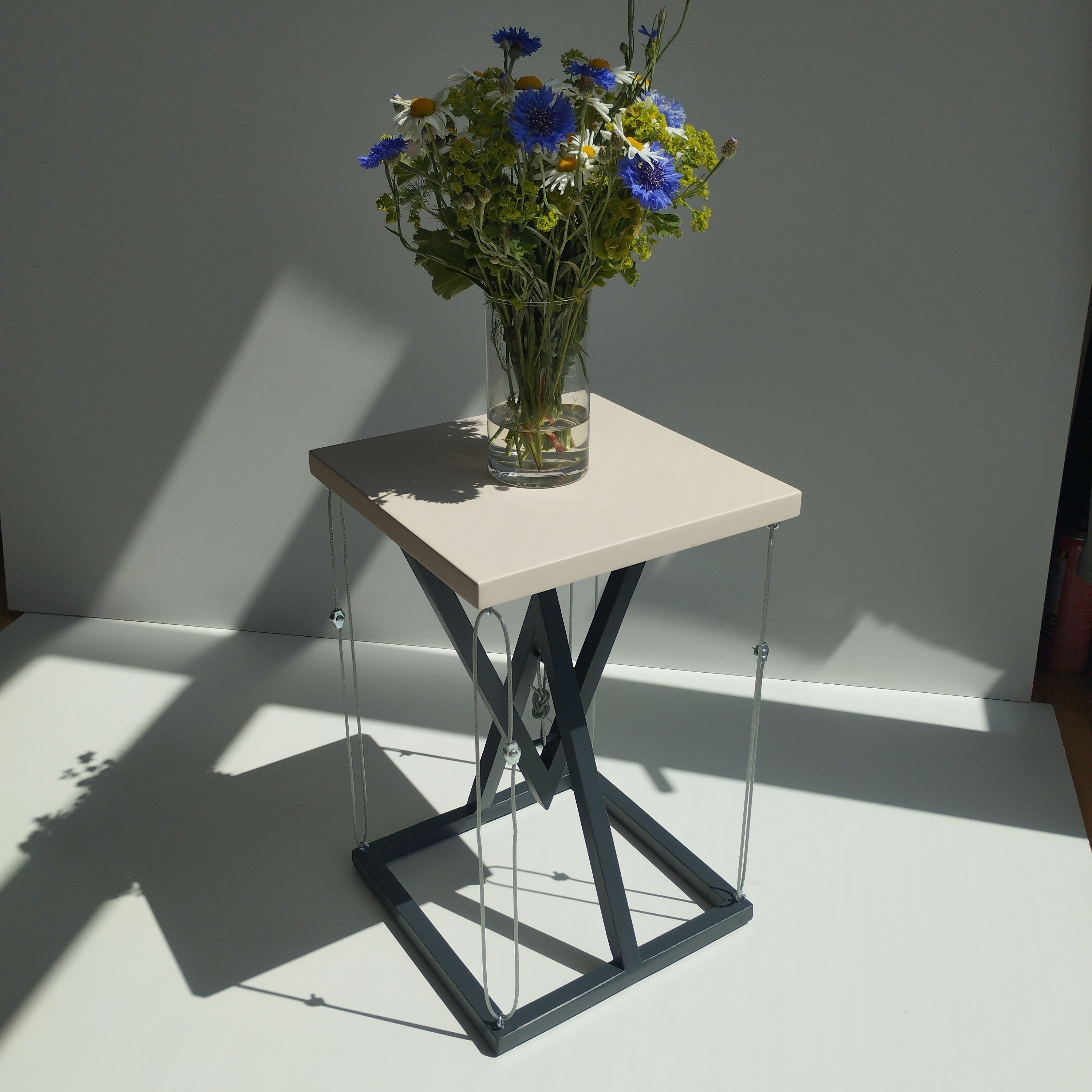 Floating Table (tensegrity Table, Floating Table, Magic Table, Wobbly ...