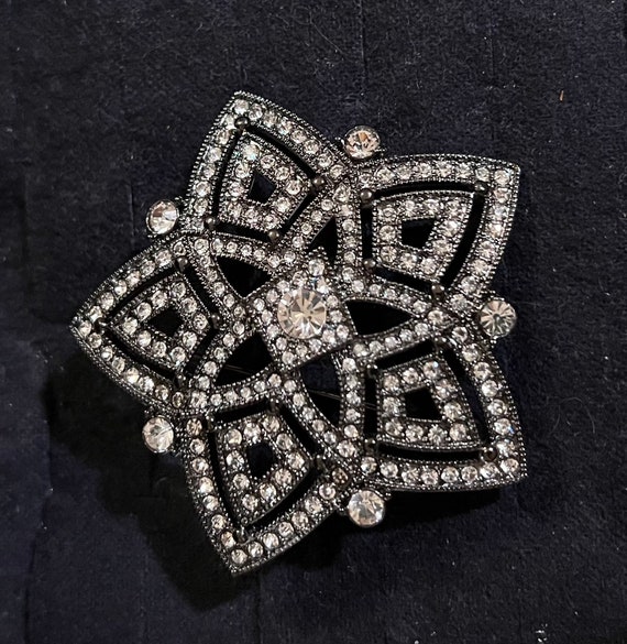 Vintage Joan Collins Pin And Ears - Gem