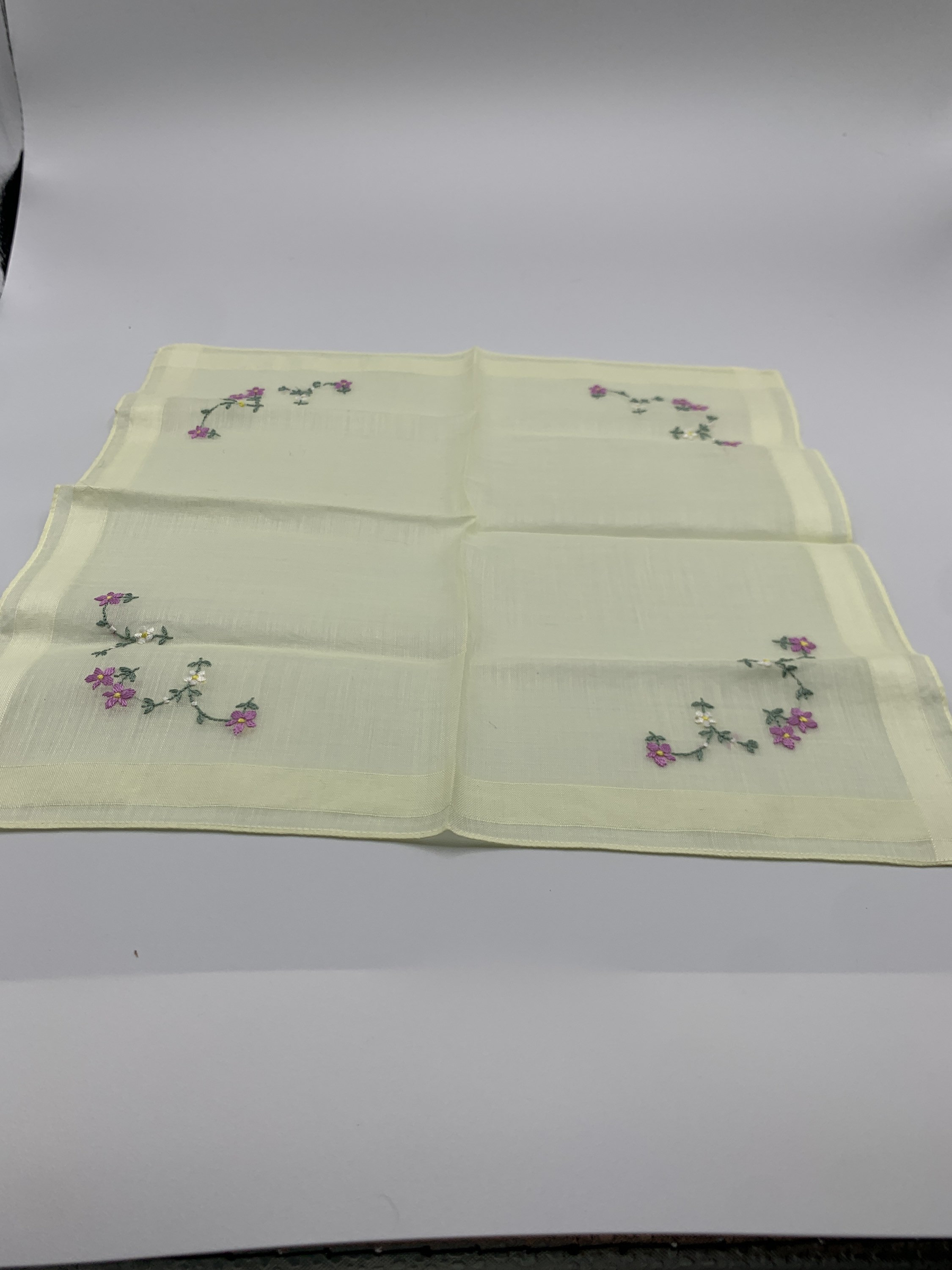 Vintage Dainty Lemony-yellow Handkerchief Hanky W/lavender & White ...
