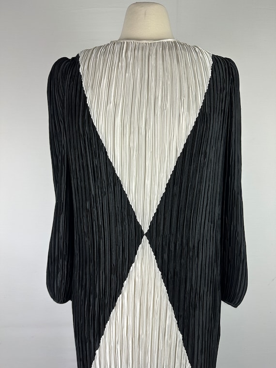 90's Glam Black White Diamond Pattern Pleated Midi Dr… - Gem