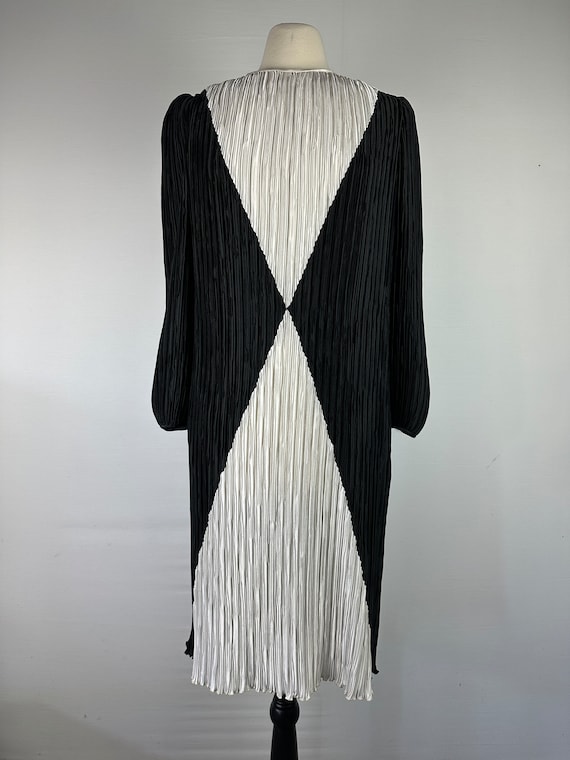 90's Glam Black White Diamond Pattern Pleated Midi Dr… - Gem