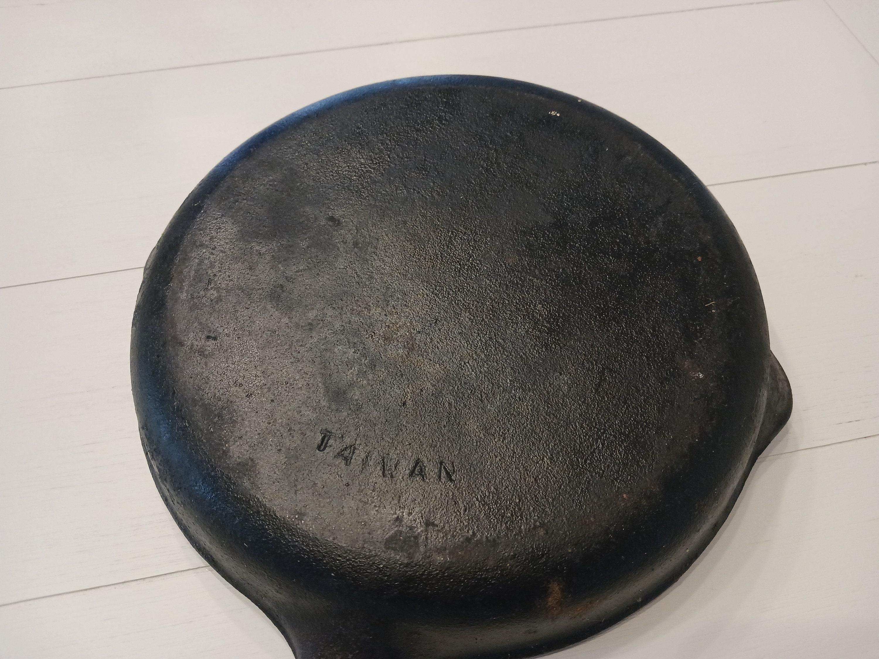 Vintage Cast Iron Skillet - Taiwan Stamped, 9 1/2" Diameter Cookware - Etsy