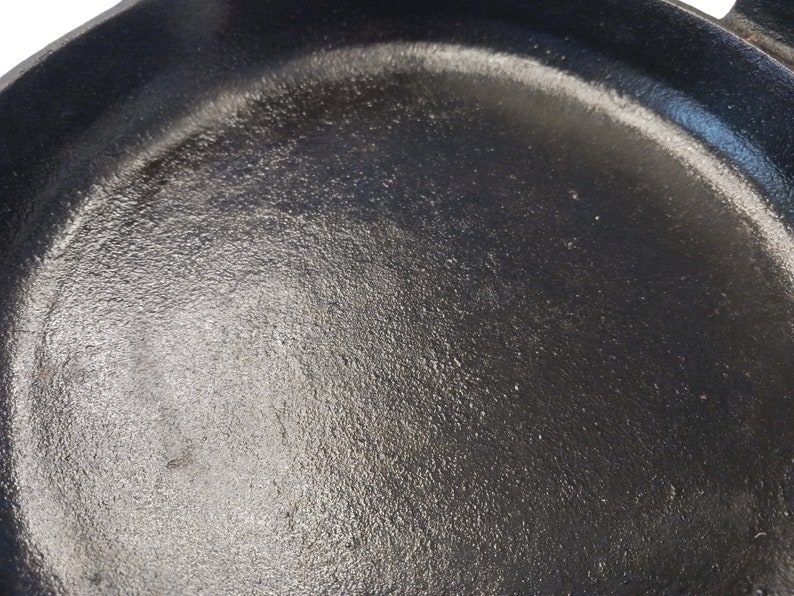 Vintage Cast Iron Skillet - Taiwan Stamped, 9 1/2" Diameter Cookware - Etsy