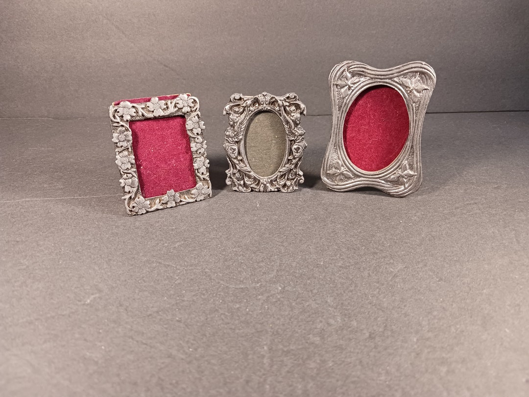 Vintage Photo Frames Elegant Metal Photo Frames Set Petite and Graceful ...