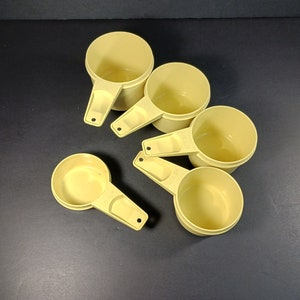 Vintage Measuring Cups 1970's Tupperware Graduated Measuring Cups ...
