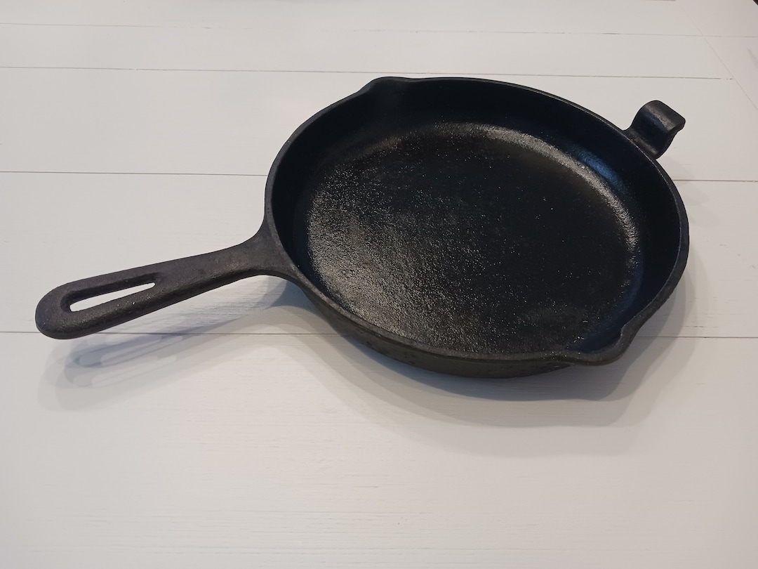 Vintage Cast Iron Skillet - Taiwan Stamped, 9 1/2" Diameter Cookware - Etsy