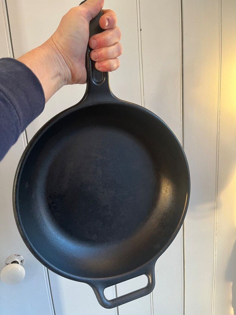 Large 2 Handled Cast Iron Lodge Skillet - Etsy
