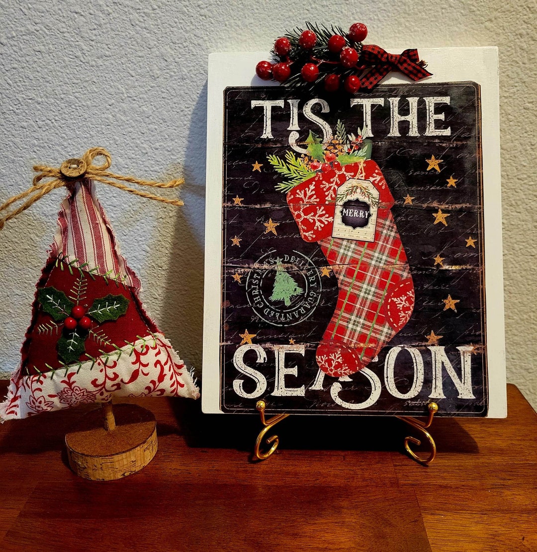 Christmas Tis the Season Sign on Wood Canvas With Greenery and Berries ...