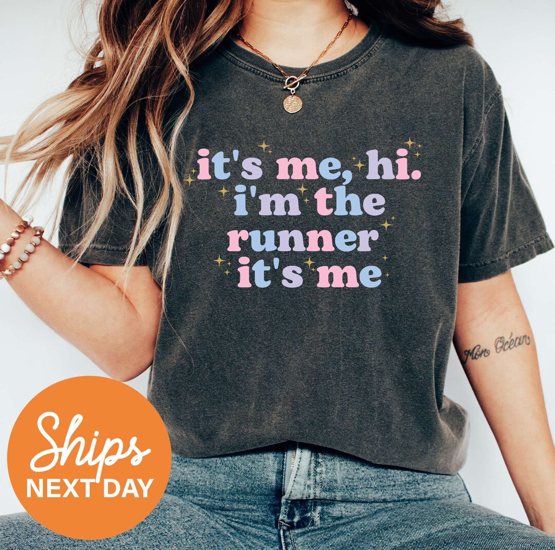 It's Me Hi I'm the Runner It's Me, Running Shirt, Gifts for Runners ...
