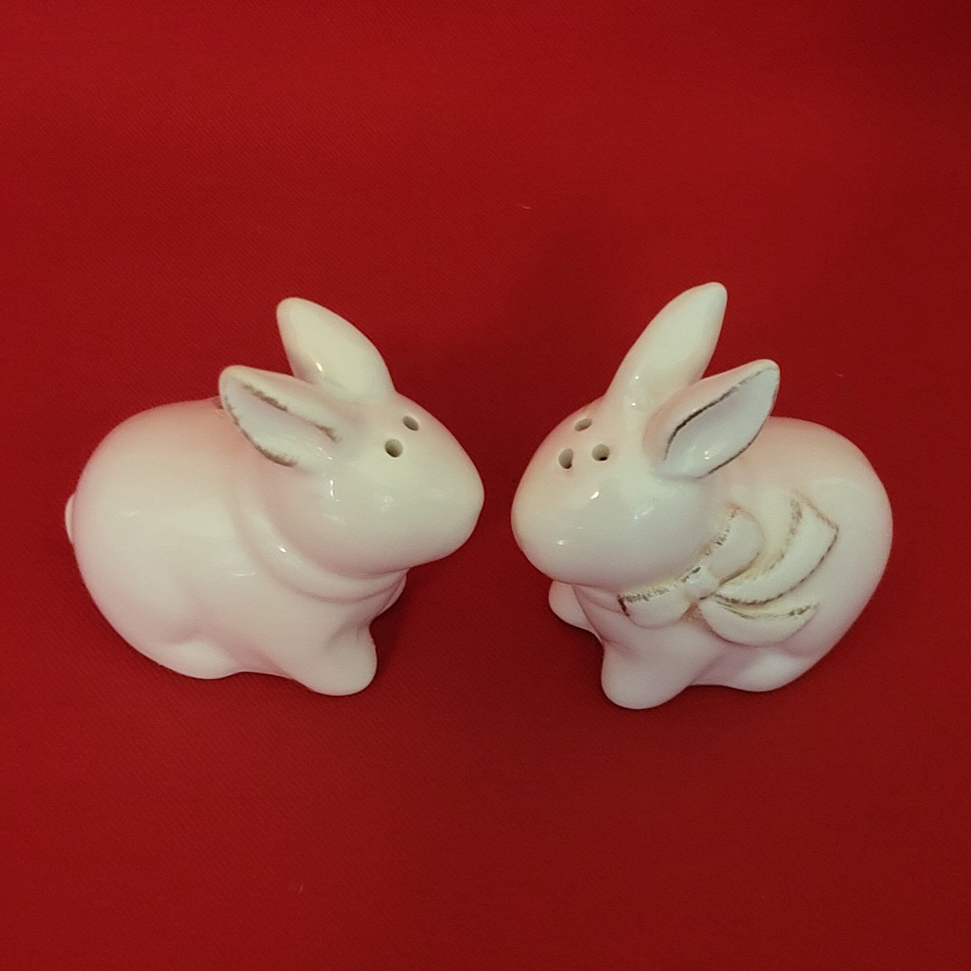 Vintage Porcelain Figurine Bunny Rabbit Salt & Pepper Shaker Set - Etsy