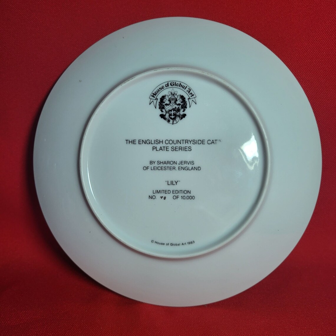 House of Global Art Lily English Countryside Cat Decorative Plate ...