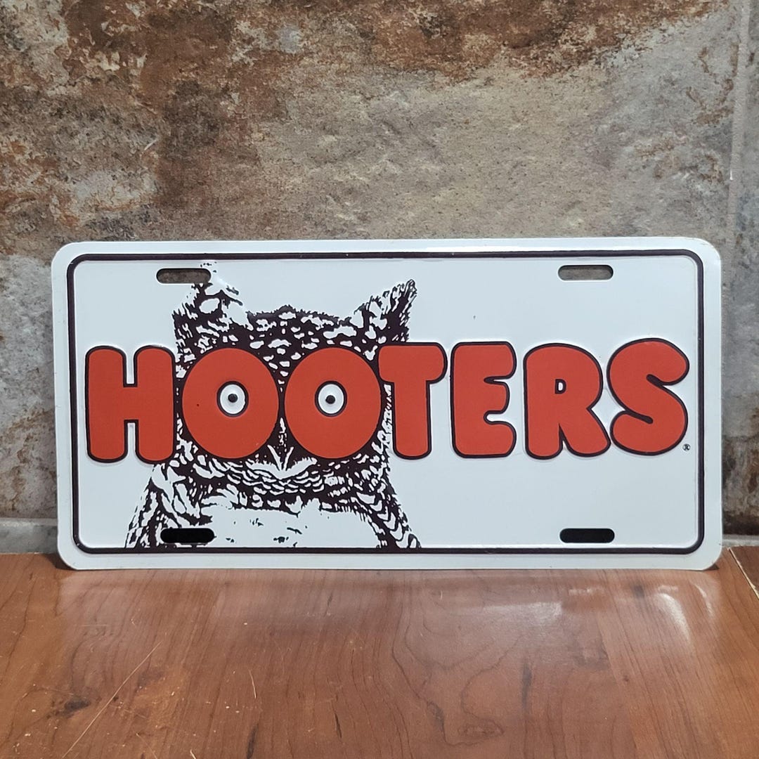 Hooters White Metal License Plate Wall Decor Car Classic Shop Garage ...
