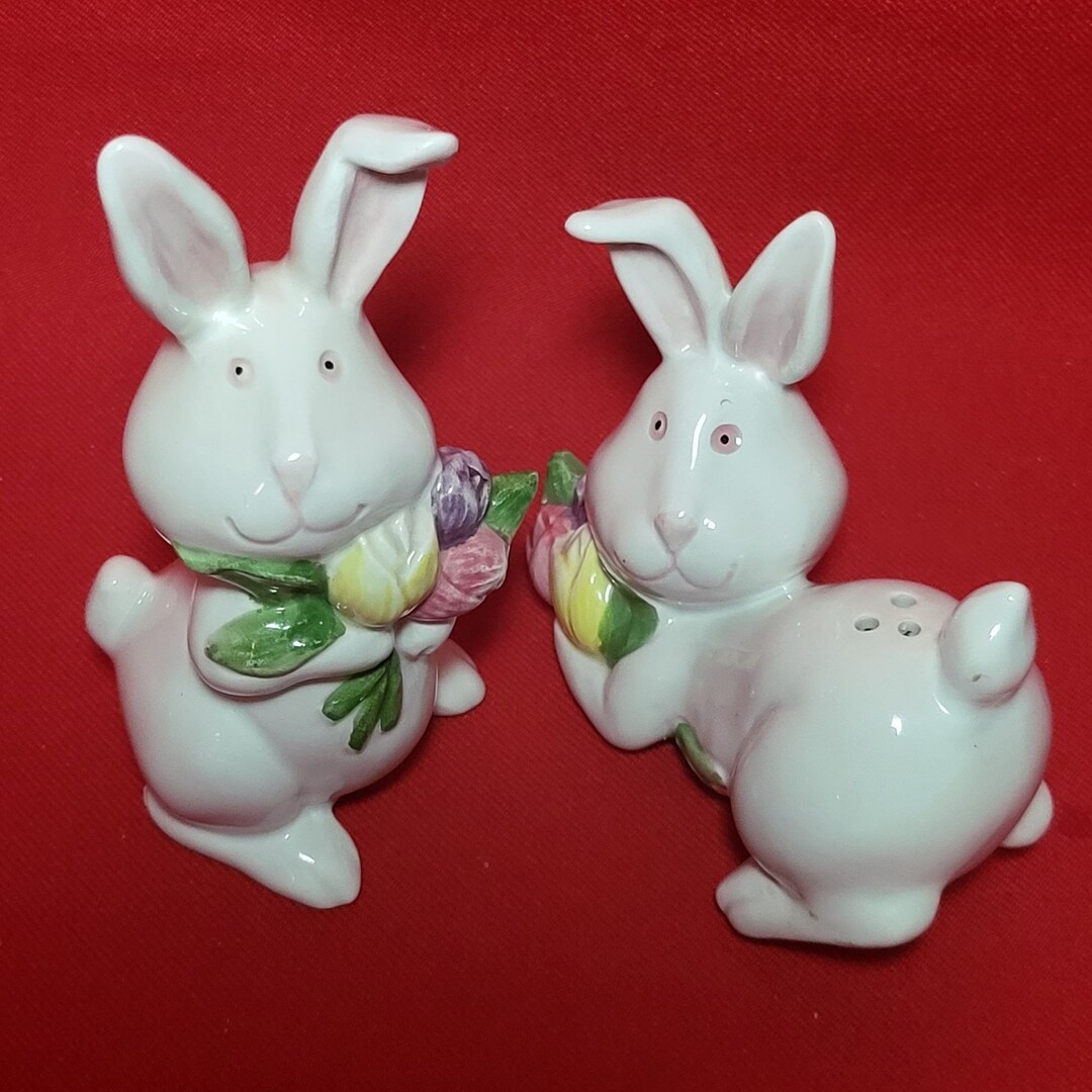 Omnibus Bunny Rabbit Salt & Pepper Shaker Set - Etsy