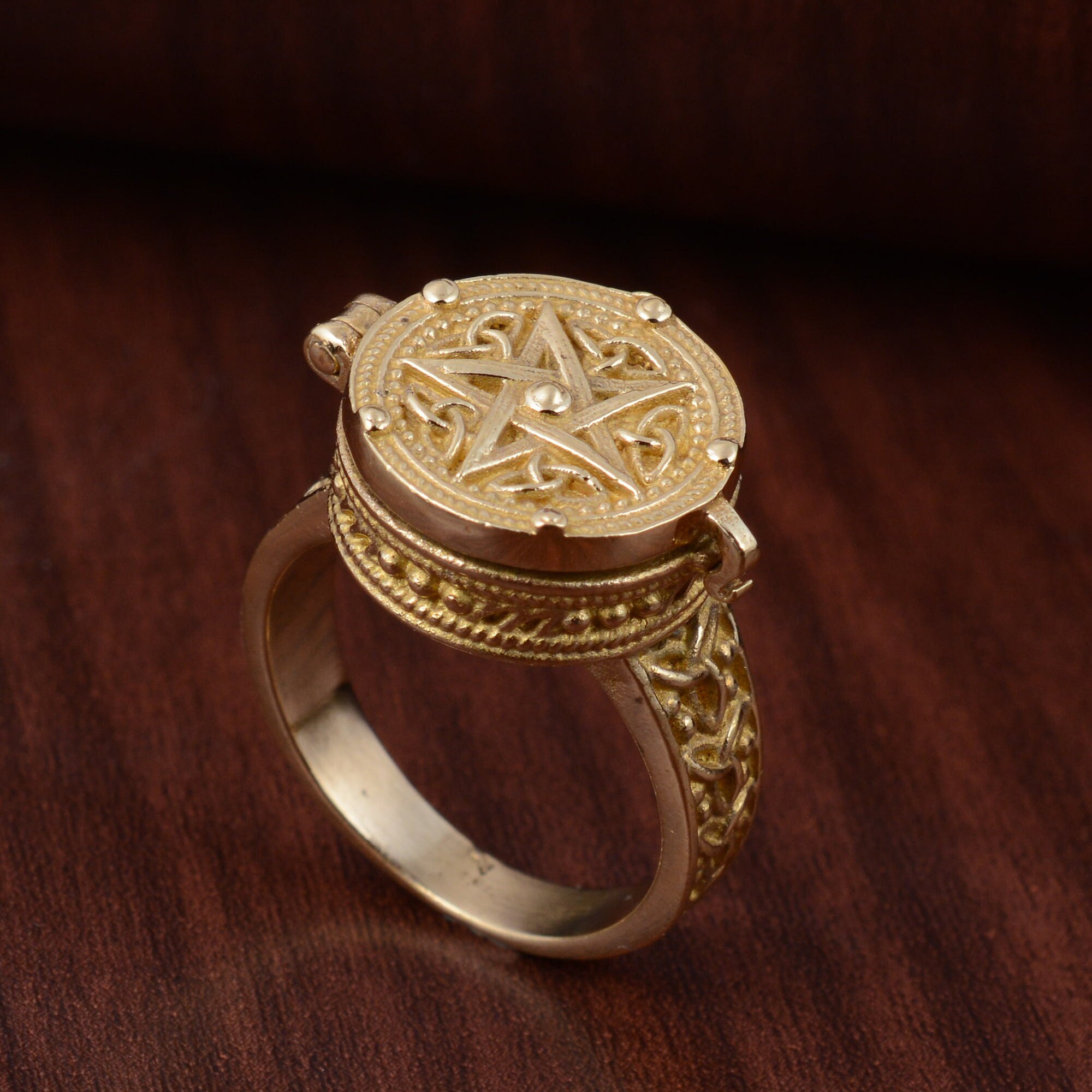 Brass Poison Ring, Pill Box Ring, Star Poisoner Ring, Gift for Her ...