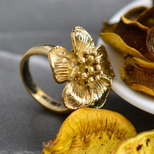 Big Flower Ring, Floral Ring, Brass Ring, Gold Flower Ring, Vintage ...