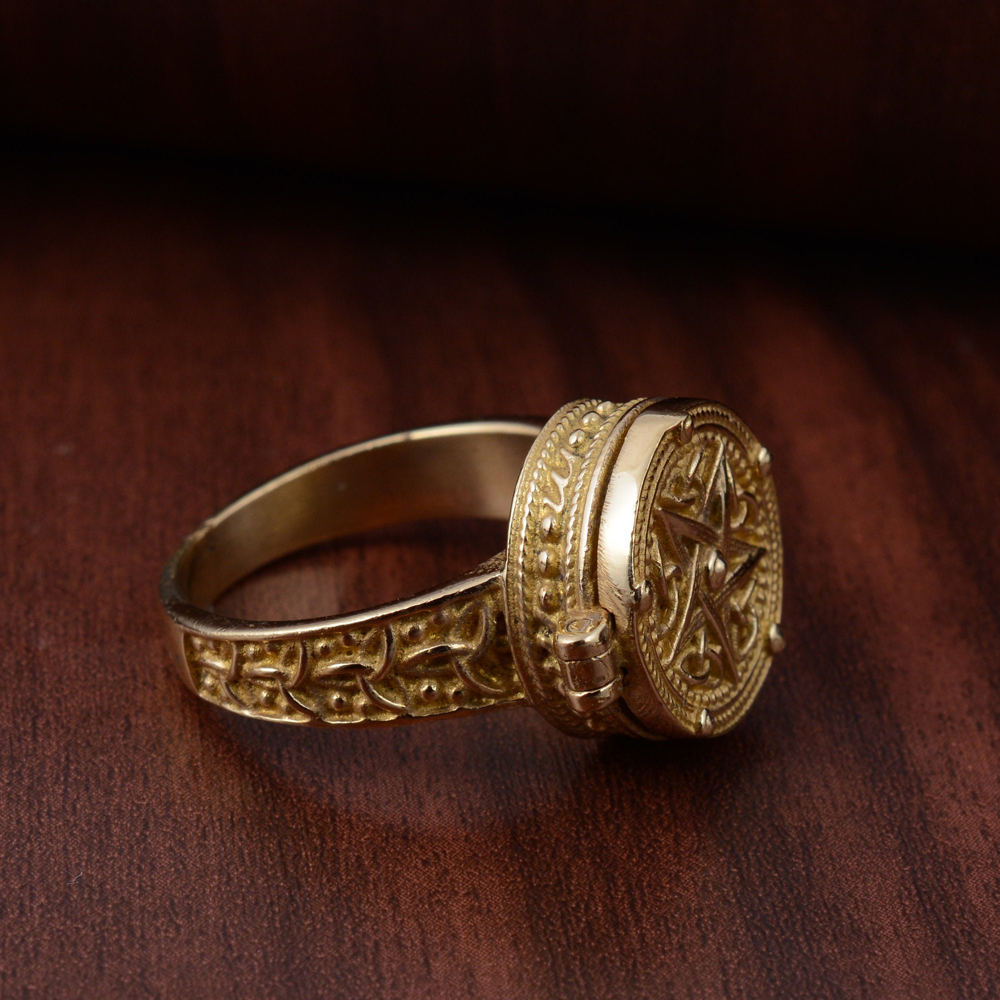 Brass Poison Ring, Pill Box Ring, Star Poisoner Ring, Gift for Her ...