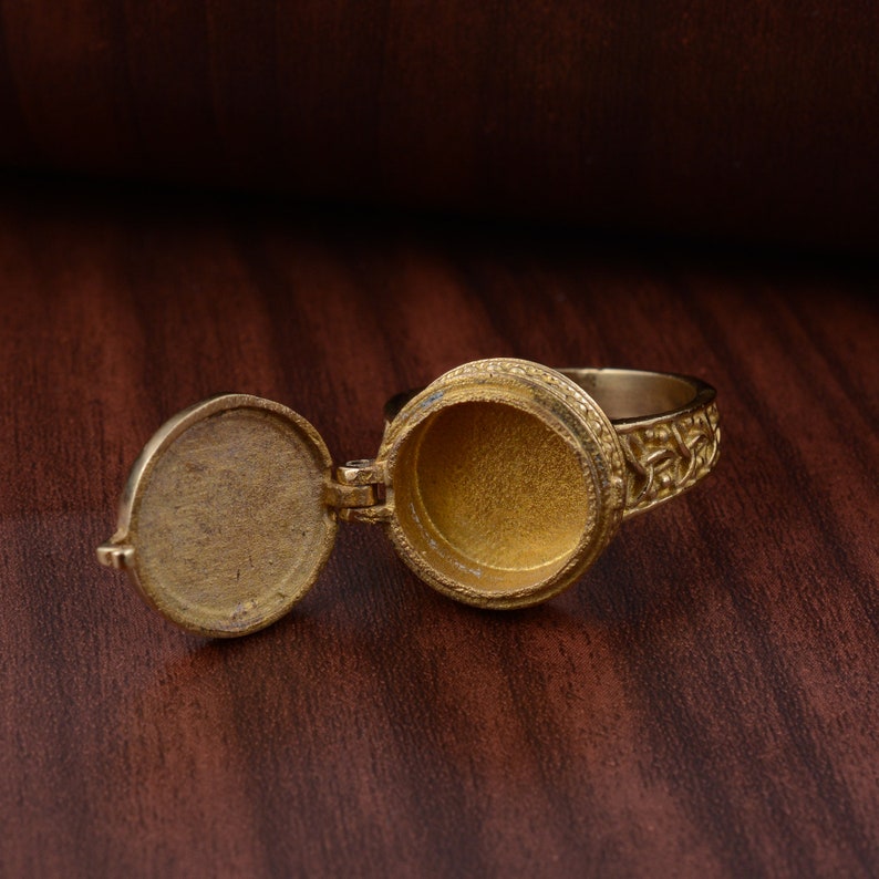 Brass Poison Ring Pill Box Ring Star Poisoner Ring Gift for - Etsy