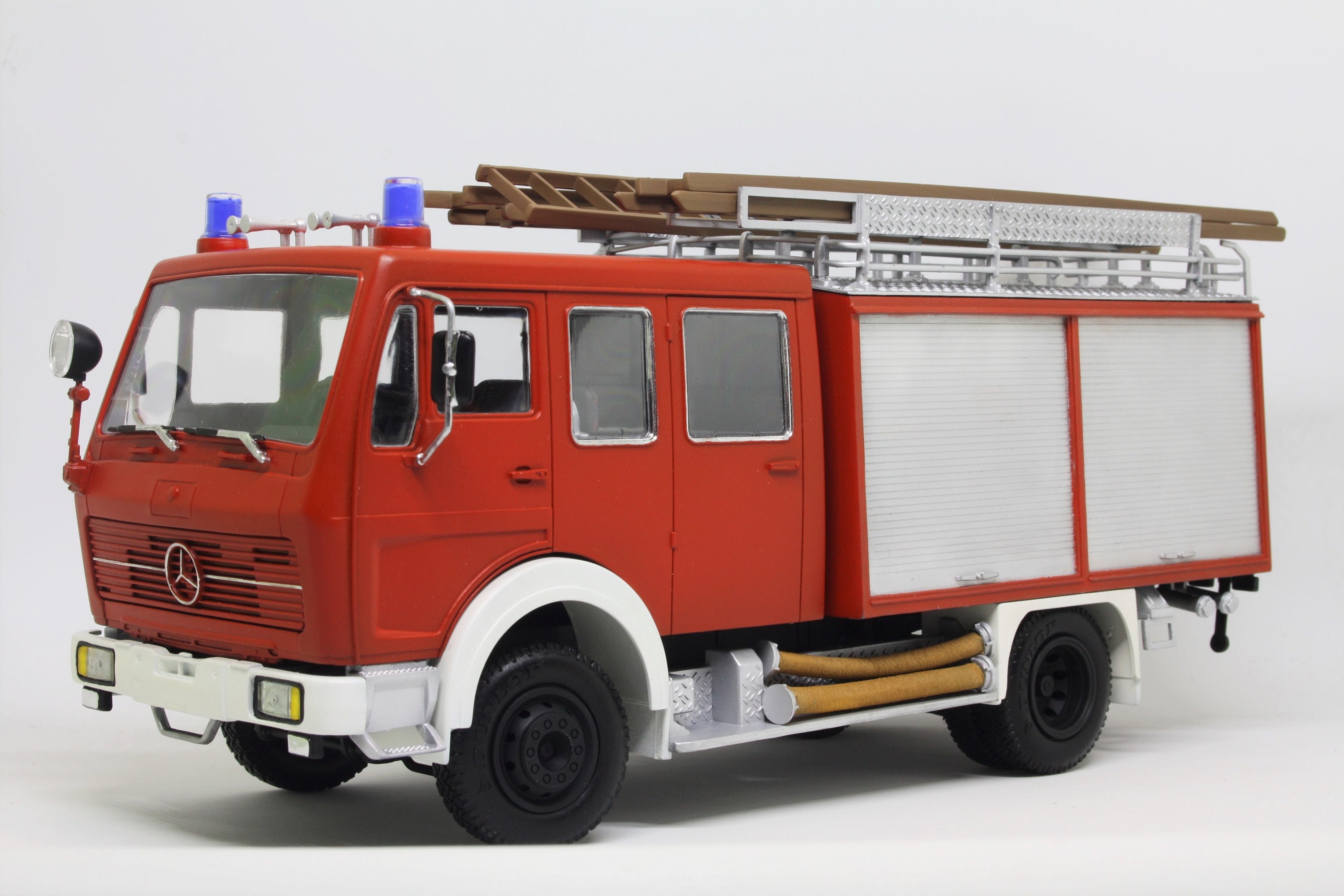 Built Fire Department Model Car Mercedes Benz 1017 LF 16 in 1/24 - Etsy