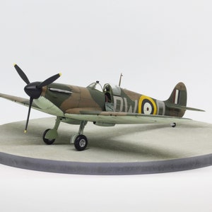 Built Spitfire Mk.ii 1/48 Model Aircraft on a Round Wooden Base Plate ...
