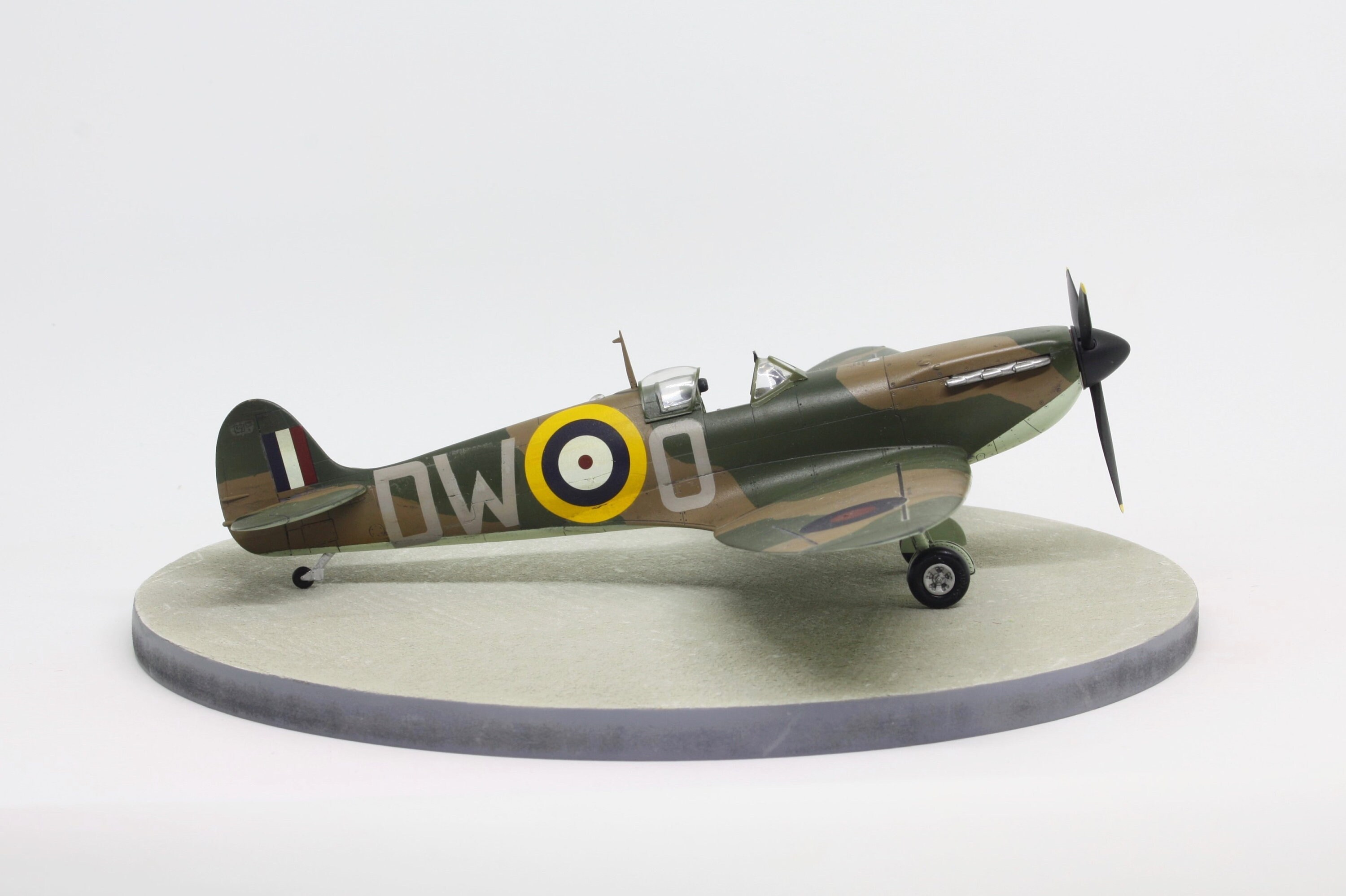 Built Spitfire Mk.ii 1/48 Model Aircraft on a Round Wooden - Etsy