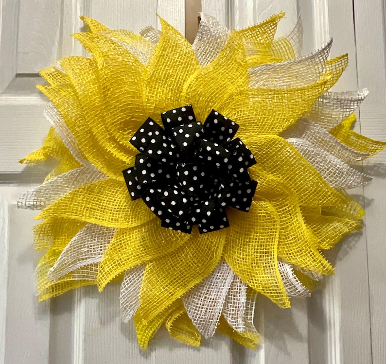 Starburst Polyburlap Flower Wreath, Black & White Swiss Dot - Etsy