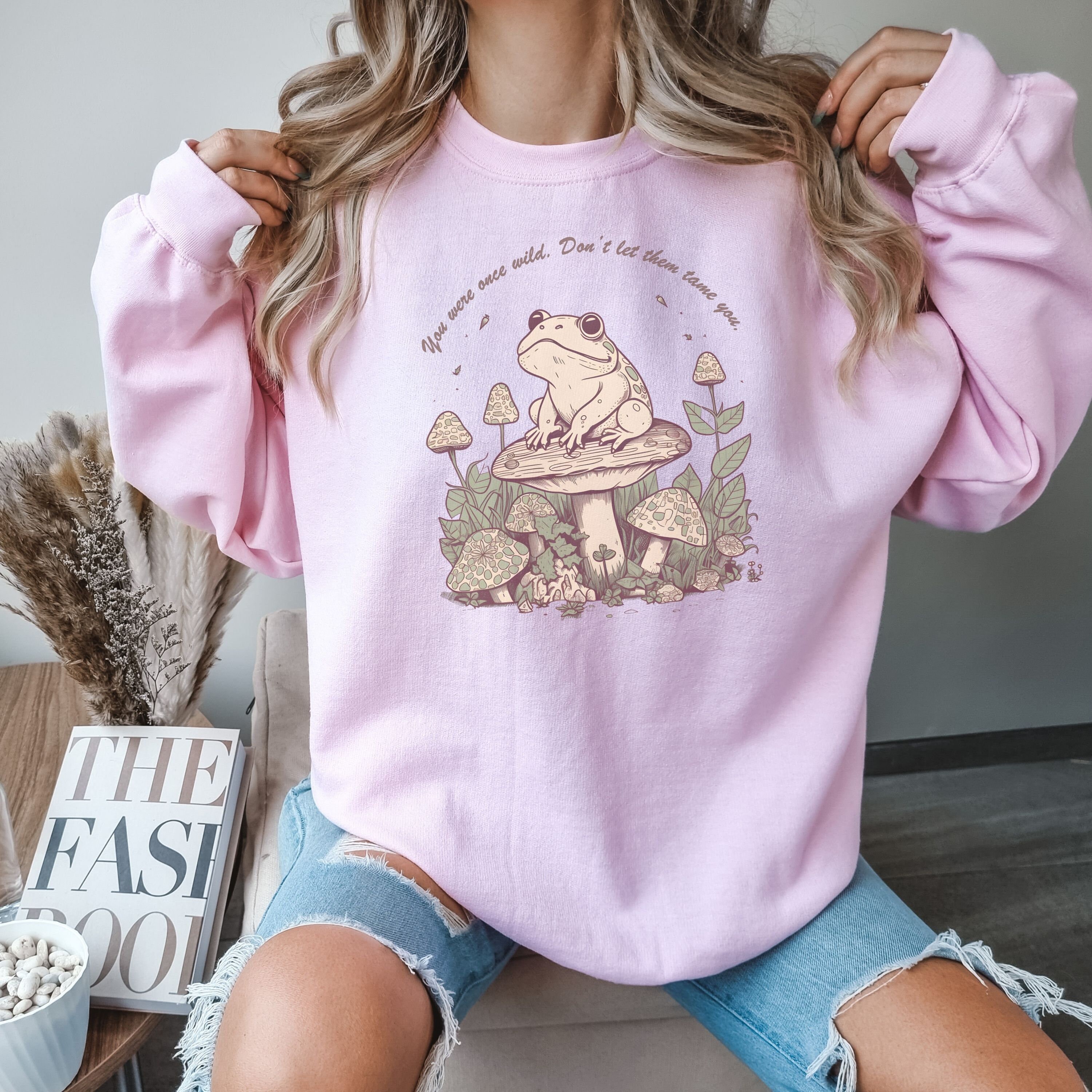 Cottagecore Frog Sweatshirt, Retro Frog Pullover, Cottagecore Froggy ...