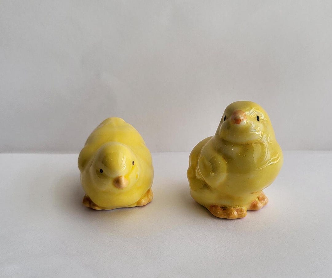 VINTAGE Two Glossy Yellow Porcelain Miniature Baby Chicks Figurines ...