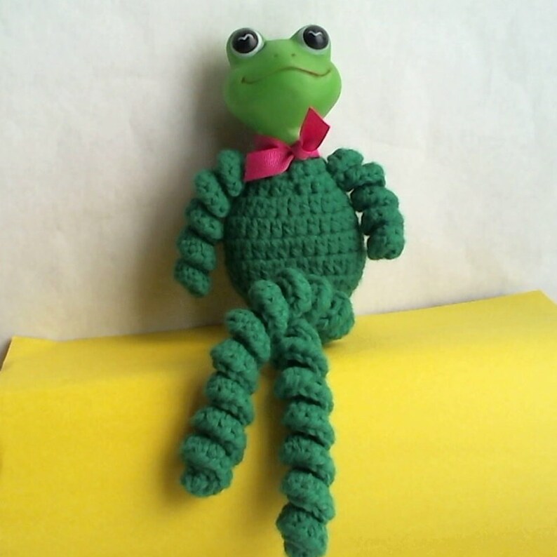 VINTAGE CROCHETED FROGGY Dark Green Body/plastic Lime Green Head/cute ...