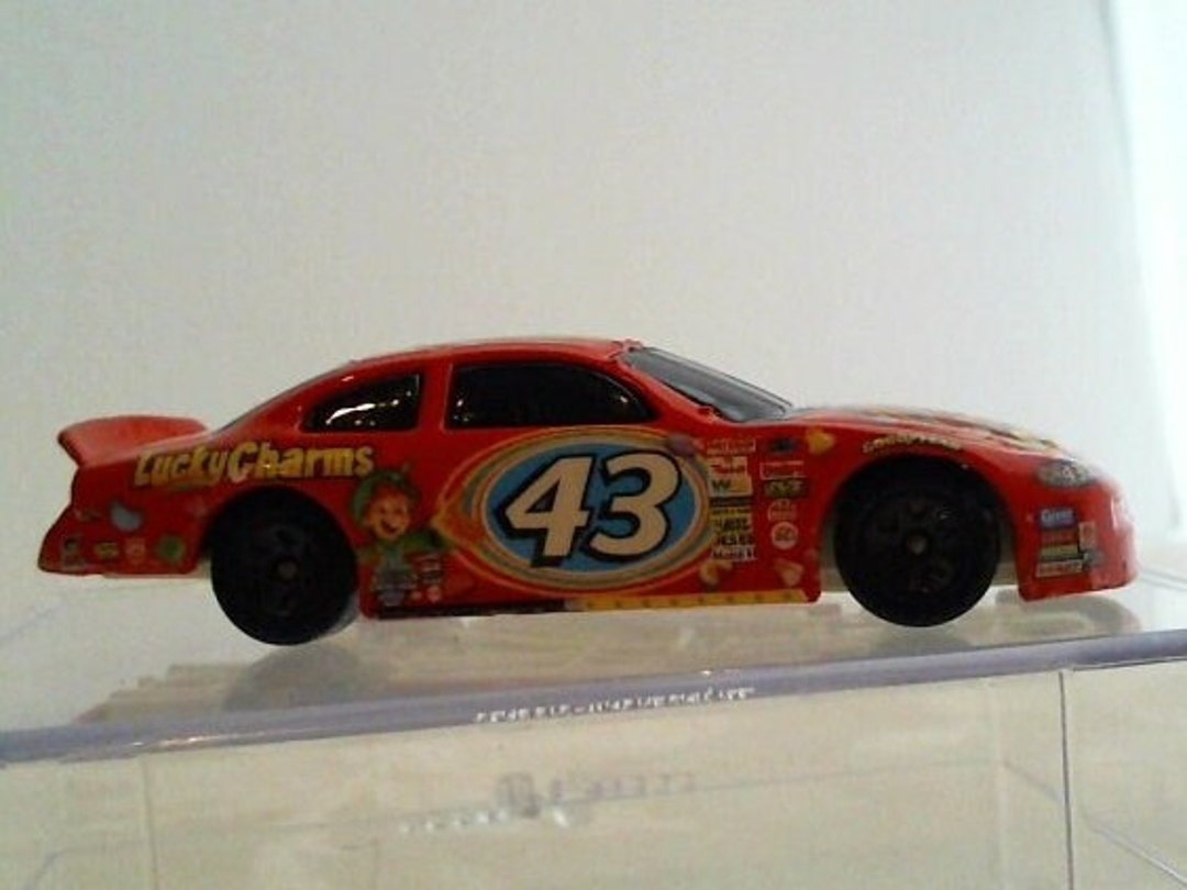 VINTAGE Hot Wheels 2001 Dodge Intrepid Lucky Charms Richard Petty ...