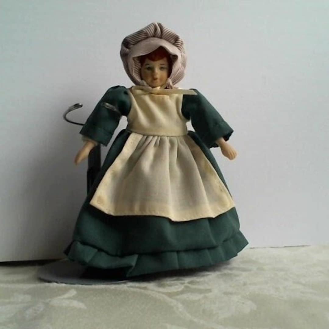 VINTAGE Kaiser Chicago Porcelain Doll/stands 6" Tall /includes Stand ...