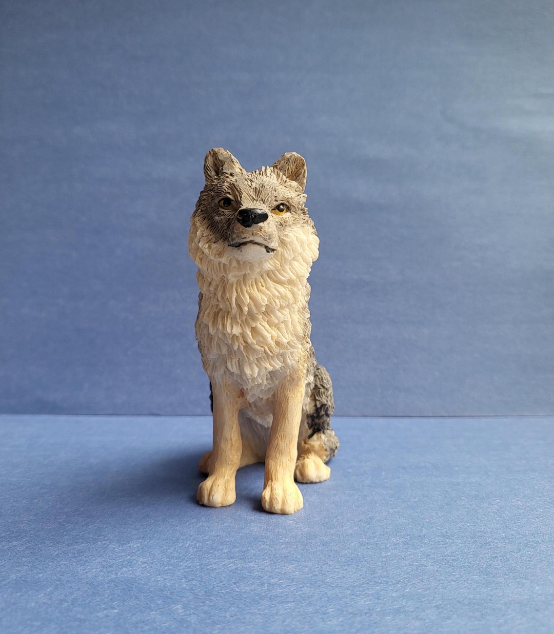 Vintage Sitting Gray Wolf Figurine/realistic Details & Lifelike Design ...