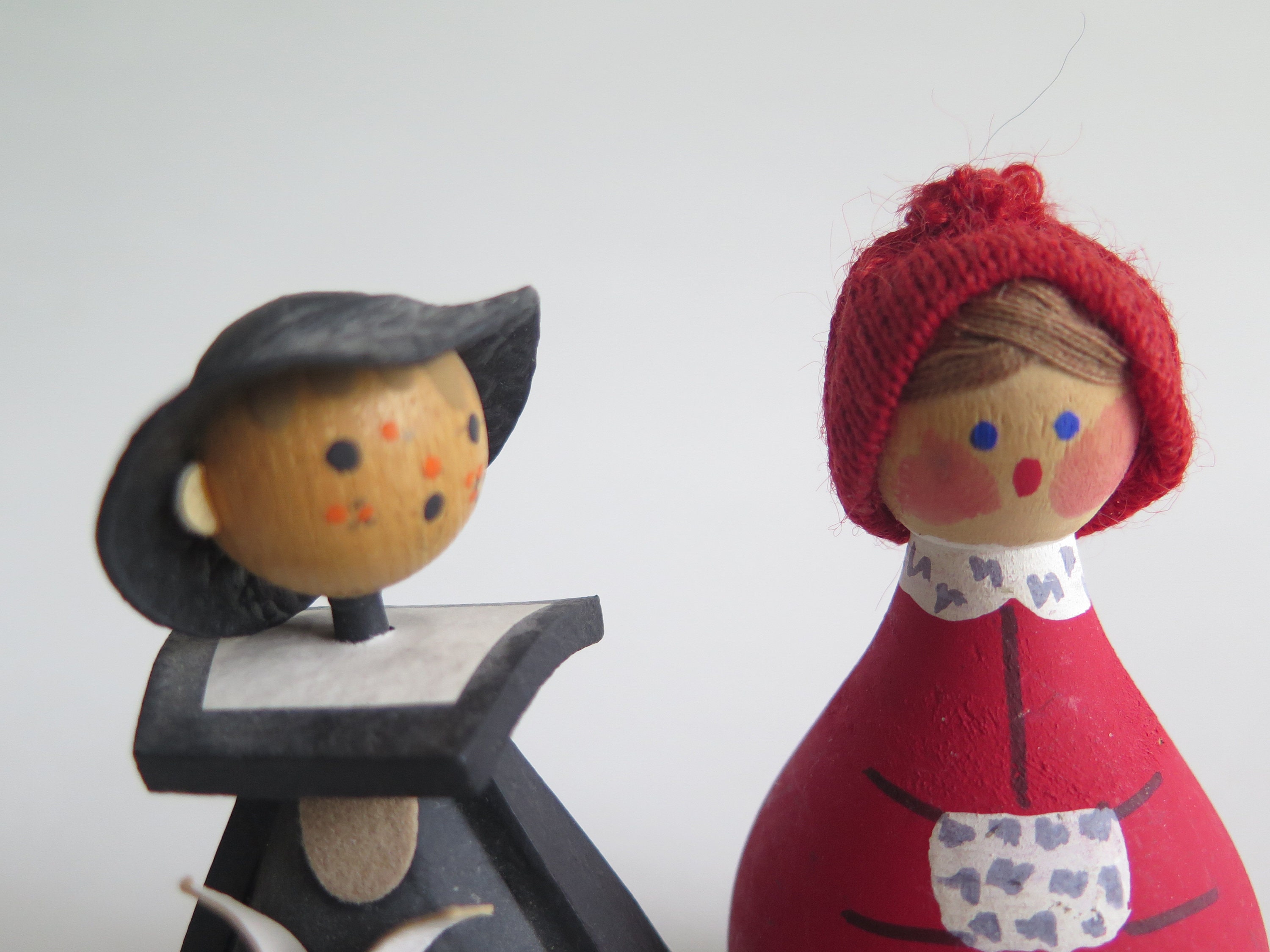 Wooden Gnomes, Set of 2 Gnome Figurines Carol Singers, Collectible Wood ...