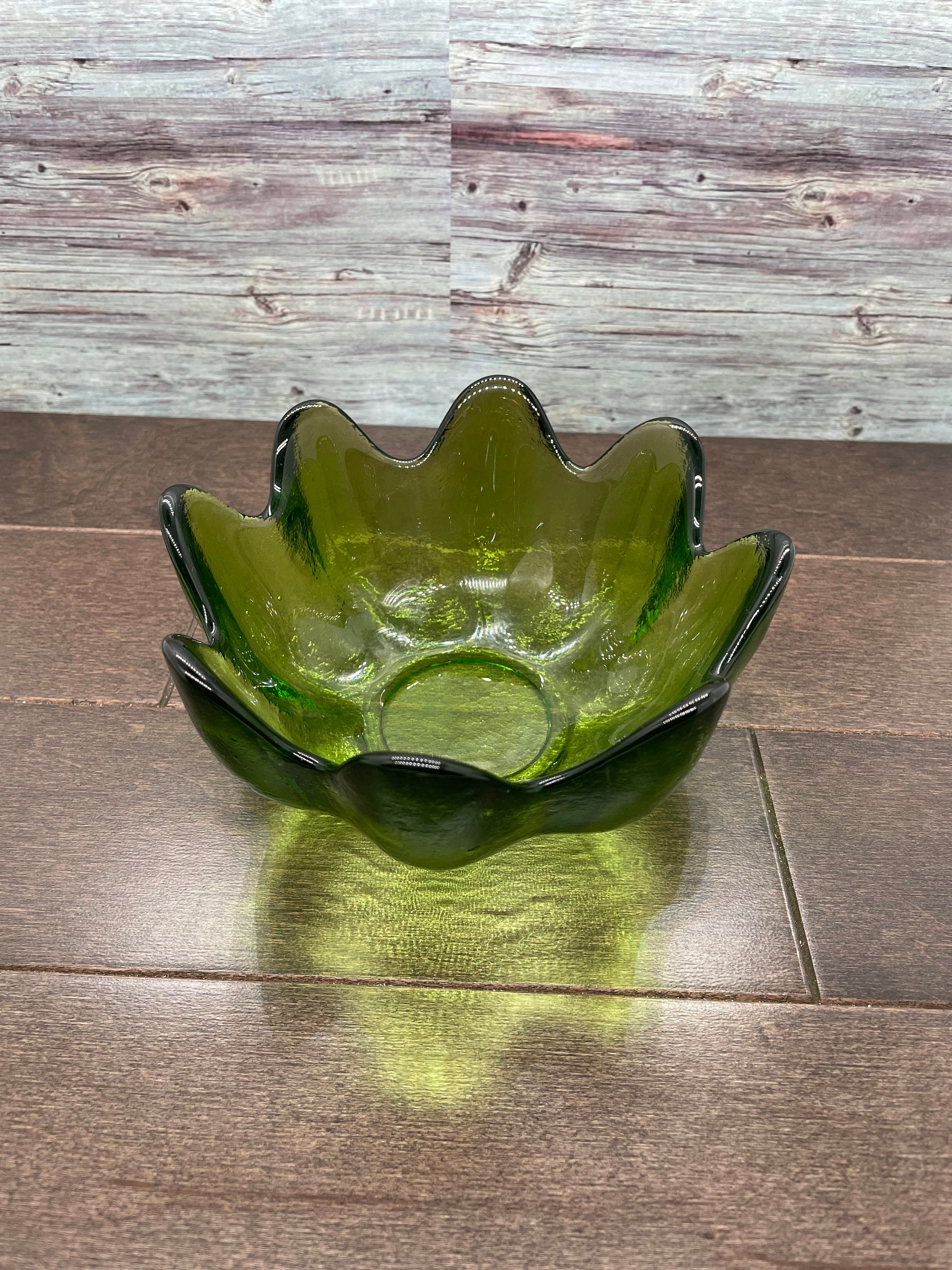 Blenko Green Glass 8 Petal Lotus Flower Bowl, Design 6143S, 5 1/2 ...