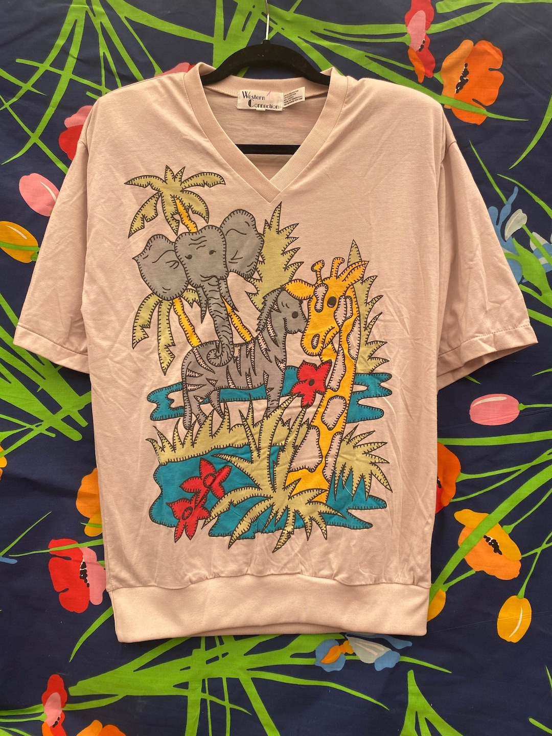 Vintage 80s Graphic T-shirt W/ Zoo Animals / Retro Color Way / V-neck ...