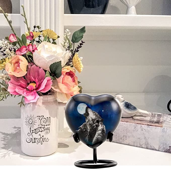 Wolves Heart Urn Midnight 3 Wolves Heart Keepsake Urn for Ashes Mini ...