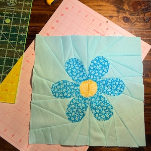 Daisy Quilt Block Pattern: Foundation Paper Piecing (PDF) - Etsy