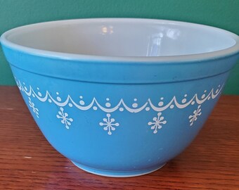 Vintage 1972-1975 Snowflake Blue Garland PYREX Mixing Bowl No. 443 2 1/ ...