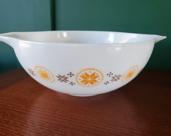 Vintage Pyrex Pale Yellow Town and Country Cinderella Bowl 443 - Etsy