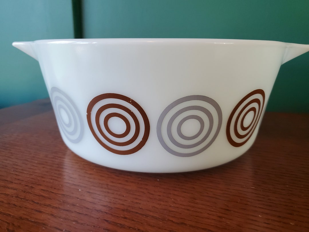 Vintage Pyrex Cosmopolitan Casserole Dish, 475-B, 2.5 Quart, Bullseye ...