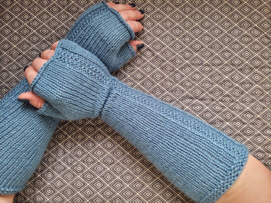 18th Century Knitted Mitts - Steel Blue Colour | Historical Reenactment ...