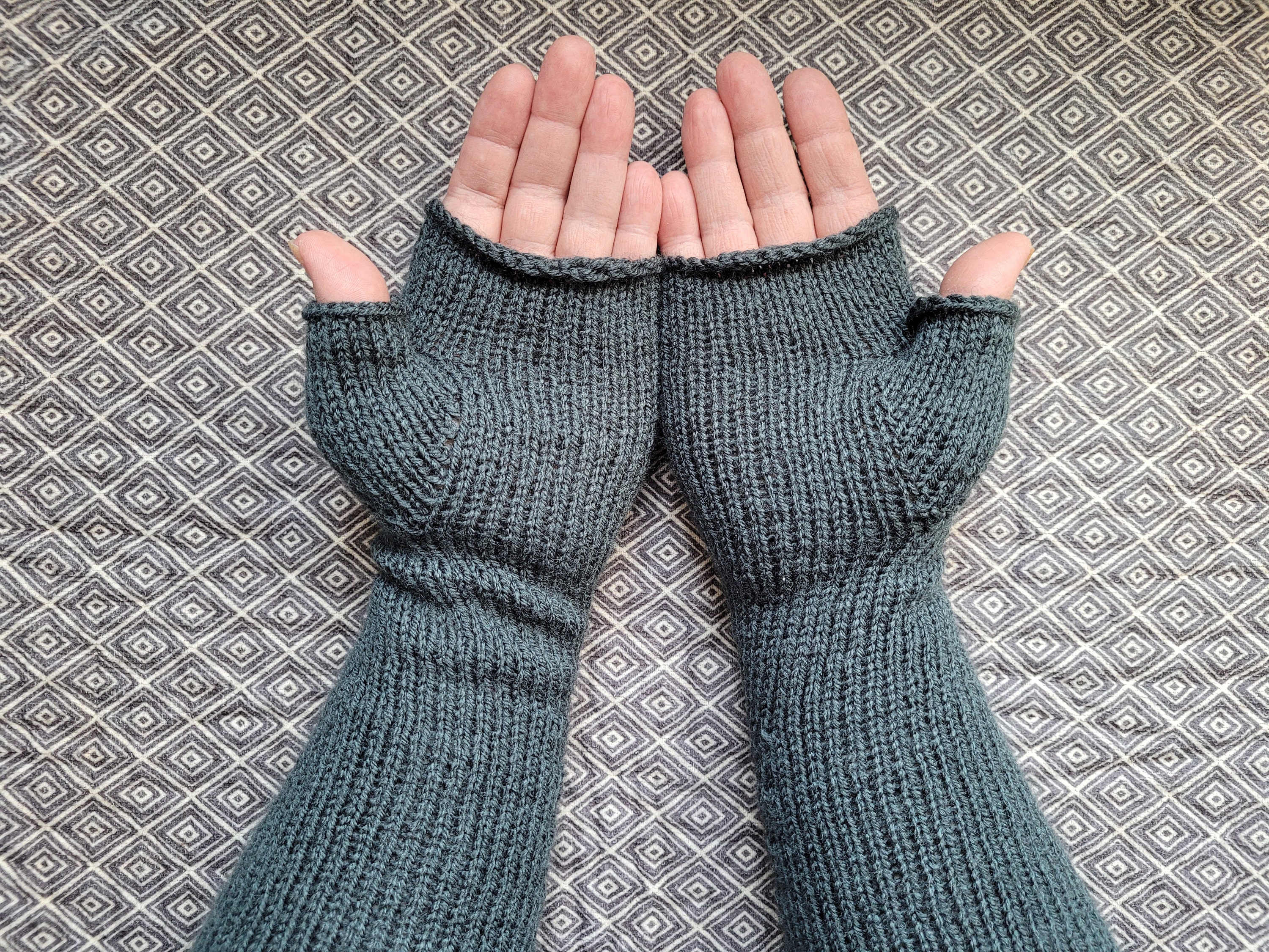 18th Century Knitted Mitts: Dark Steel Acrylic Reenactment Gloves - Etsy