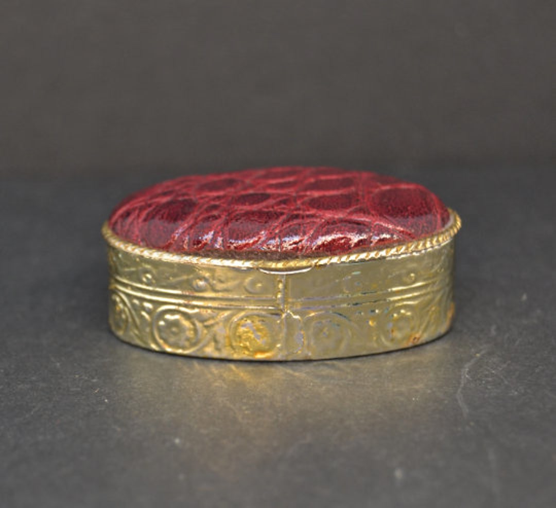 Vintage Pill Box, Oval Pill Box, Collection Pill Box, Gold Tone Pill ...