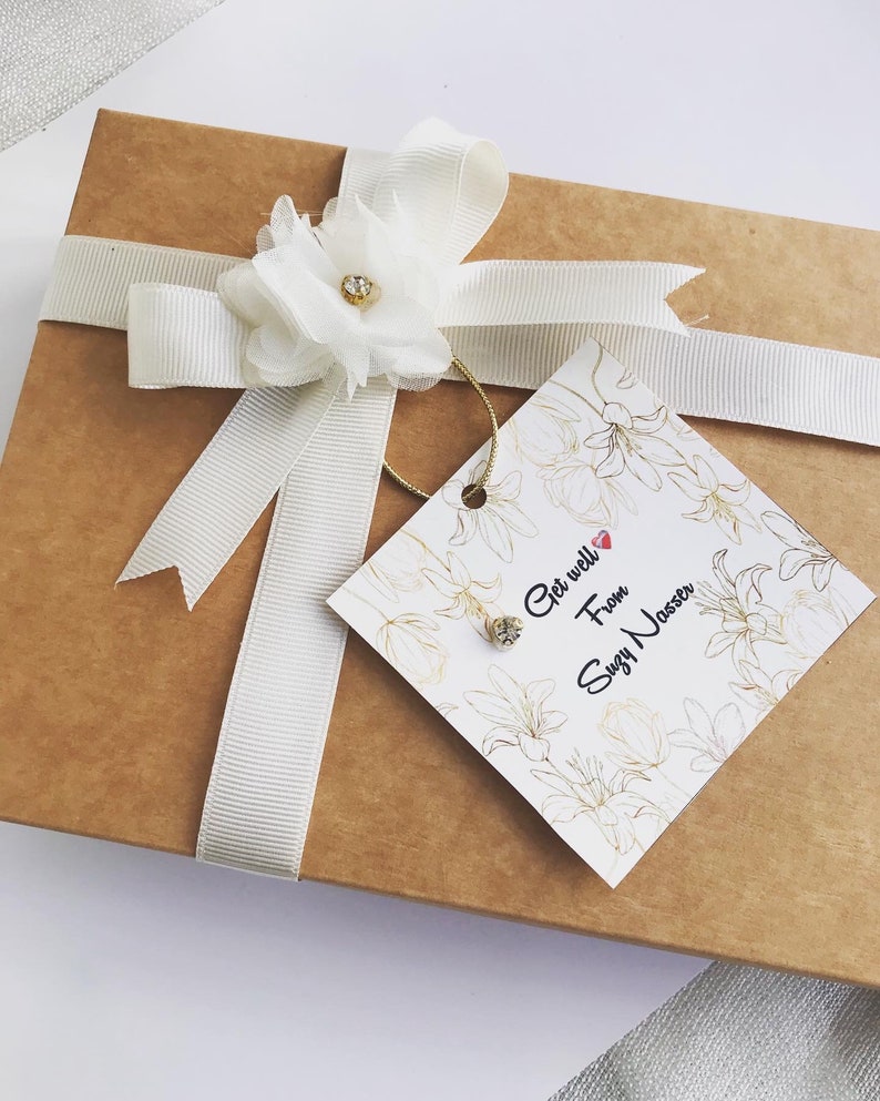 Personalized Wedding Chocolate:with Dey Flowers and Plexi Name Tag - Etsy