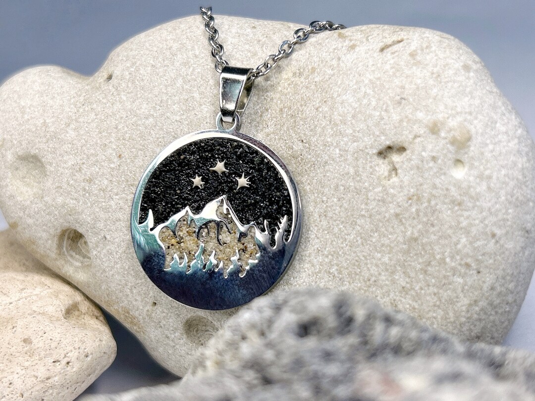 Mountain & Stars licensed ACOTAR Velaris Necklace Sand - Etsy