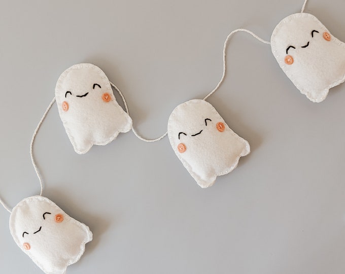 Felt Ghost Garland | Halloween Decoration | Halloween Garland | Spooky Bunting | Kid's Shelf ...